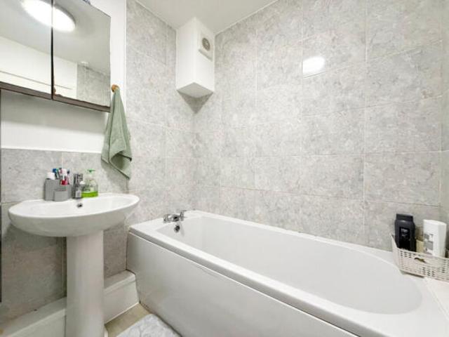 2 bedroom flat for rent in Beechwood Court, 572 Dunstable Road, LU4