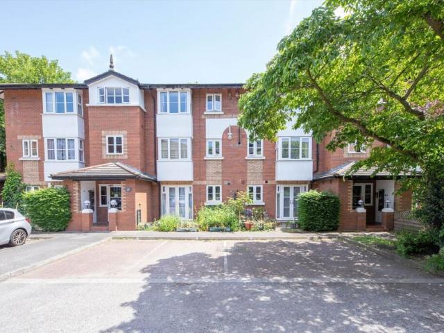 2 bedroom flat for rent in Beechwood Grove, Acton, W3