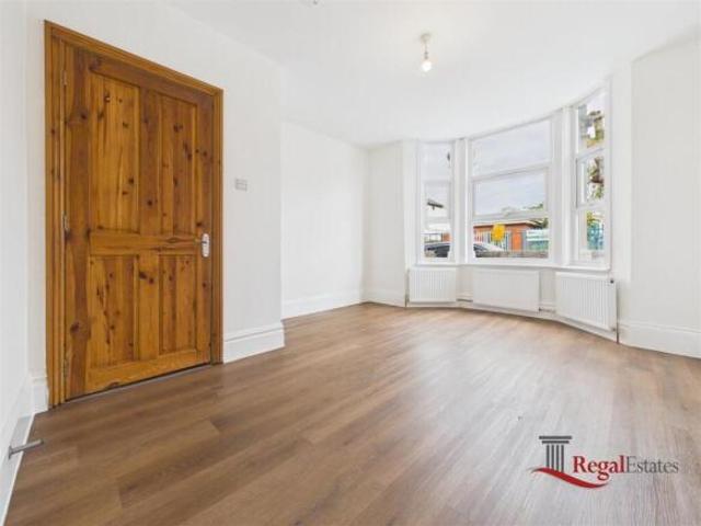 2 bedroom flat for rent in Belton Road, London, NW2 5PD, NW2