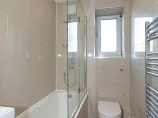 2 bedroom flat for rent in Belvedere Court, London, SW15