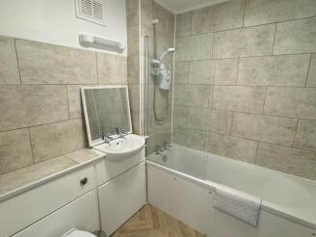 2 bedroom flat for rent in Belle Vue Gardens, BN2