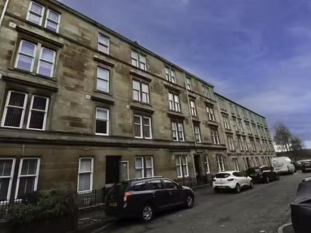 2 bedroom flat for rent in Bellfield Street, Dennistoun, Glasg.