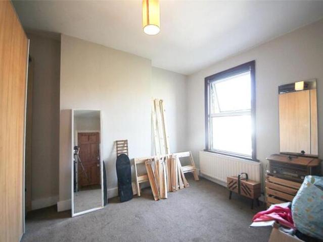 2 bedroom flat for rent in Bertram Road, London, NW4