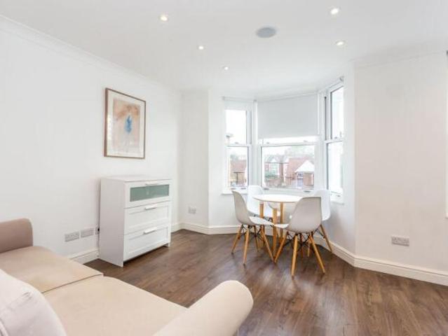2 bedroom flat for rent in Beryl Road, Hammersmith, London, W6