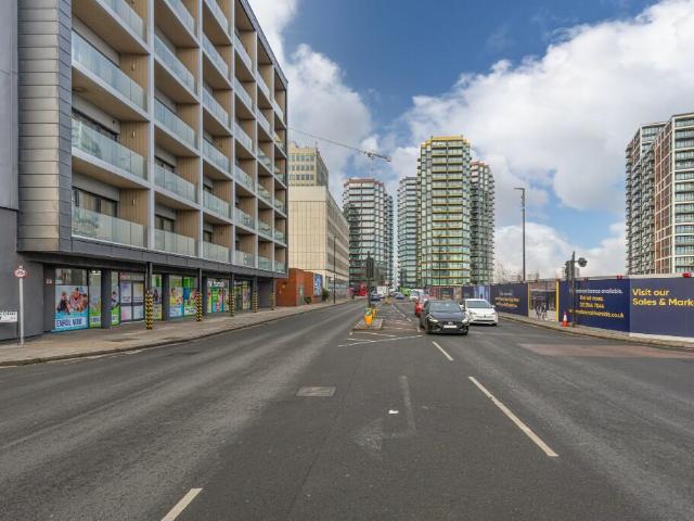 2 bedroom flat for rent in Beresford Street, London, SE18 *2 Private Balconies*, SE18