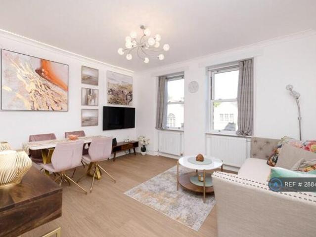 2 bedroom flat for rent in Bernard Terrace, Edinbuirgh, EH8