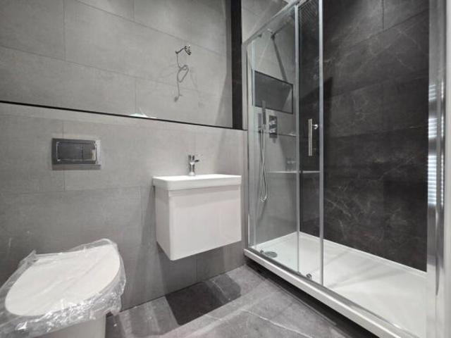 2 bedroom flat for rent in Bernay's Grove, Brixton, SW9