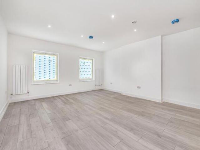 2 bedroom flat for rent in Bernay's Grove, London, SW9