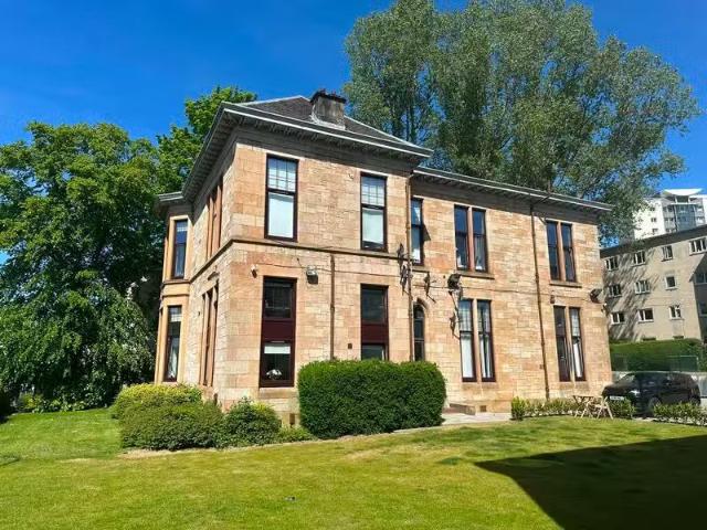 2 bedroom flat for rent in Berryknowes Road, Cardonald, Glasgo.