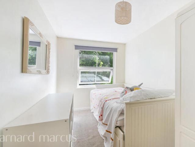 2 bedroom flat for rent in Bessborough Road, Wandsworth, SW15