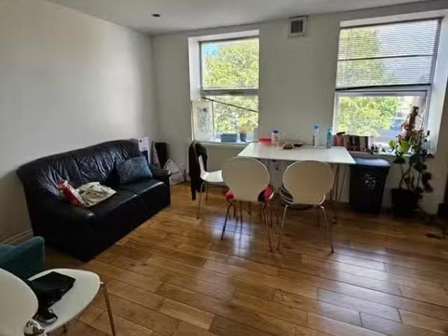 2 bedroom flat for rent in Bethnal Green Road, E2
