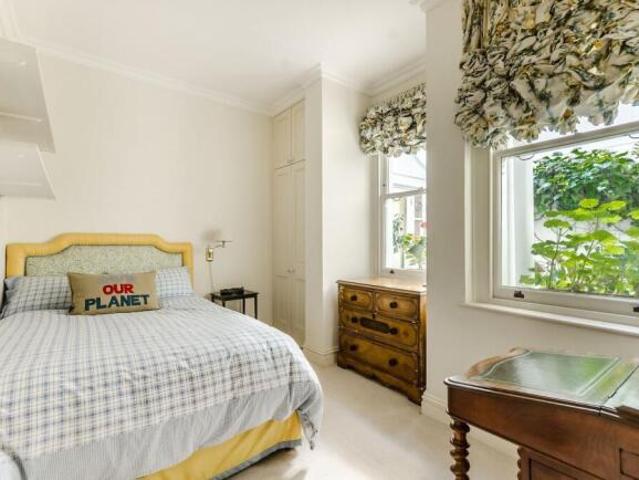 2 bedroom flat for rent in Bina Gardens, South Kensington, London, SW5
