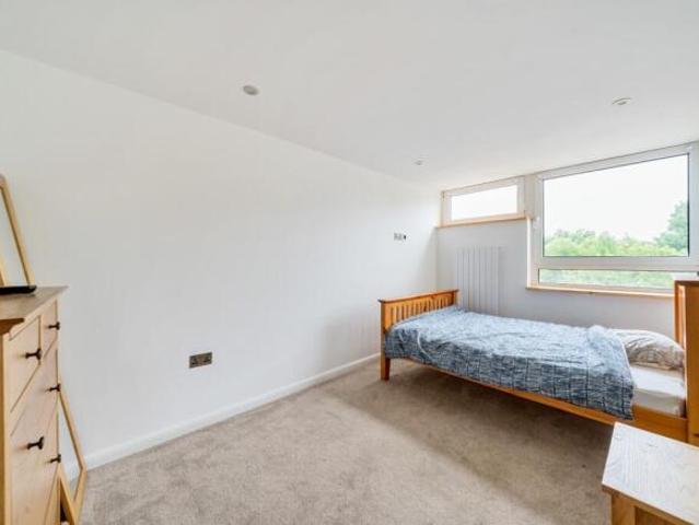 2 bedroom flat for rent in Bibury Close London SE15