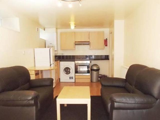 2 bedroom flat for rent in Birchfields Road 2 bedroom Victoria Park Manchester M13