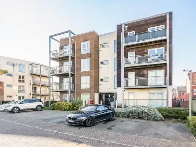2 bedroom flat for rent in Birdwood Avenue Dartford DA1