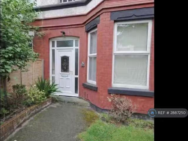 2 bedroom flat for rent in Birkenhead Road, Wirral, CH47
