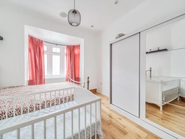 2 bedroom flat for rent in Biscay Road, Hammersmith, London, W6