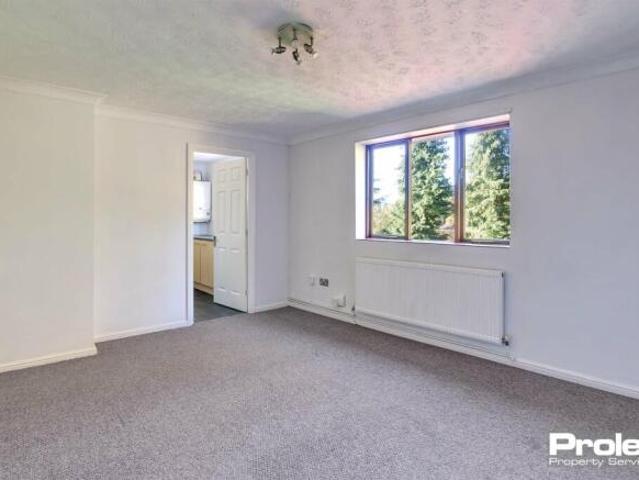 2 bedroom flat for rent in Bishops Close, Thorpe St Andrew, Norwich, NR7 0DY, NR7
