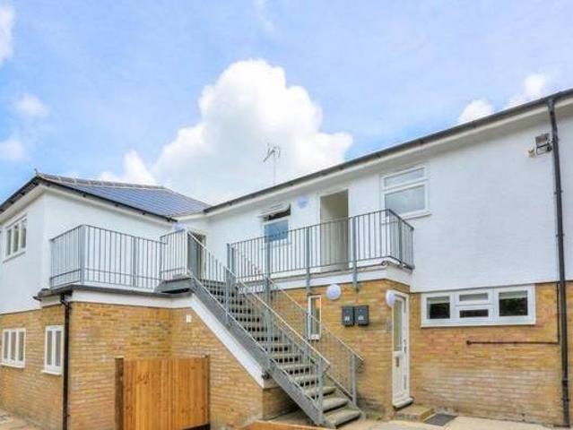 2 bedroom flat for rent in Bishops Rise Hatfield Hertfordshire AL10
