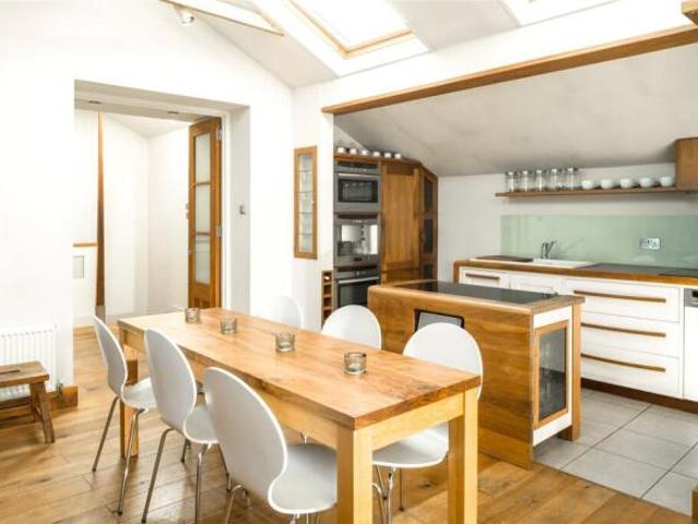 2 bedroom flat for rent in Bond Street, Bedford Park, W4