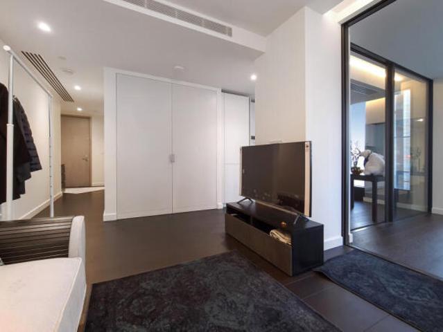 2 bedroom flat for rent in Bondway, London, SW8