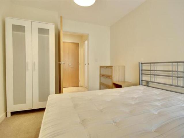 2 bedroom flat for rent in Bonfire Corner, Portsmouth, PO1