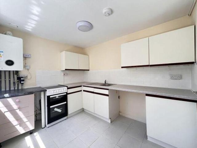 2 bedroom flat for rent in Bonnick Close, Luton, Bedfordshire, LU1