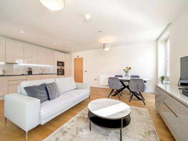 2 bedroom flat for rent in Boaters Avenue, Brentford, TW8