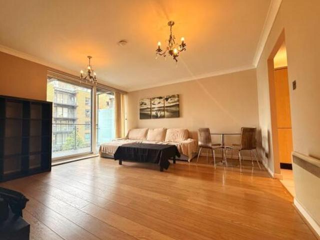 2 bedroom flat for rent in Boardwalk Place, London, E14