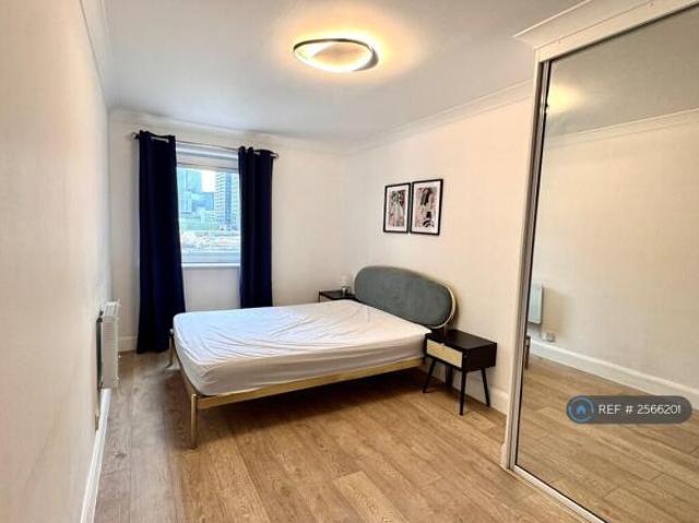2 bedroom flat for rent in Boardwalk Place, London, E14
