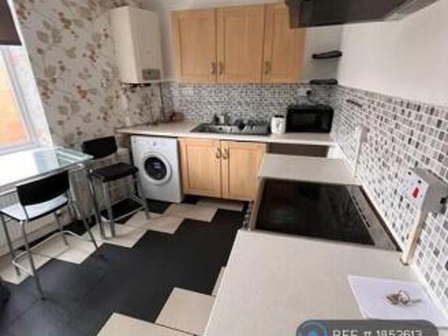 2 bedroom flat for rent in Bobbers Mill Road, Nottingham, NG7