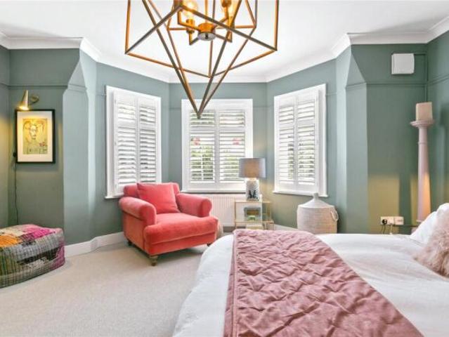 2 bedroom flat for rent in Bolton Road, Grove Park, W4