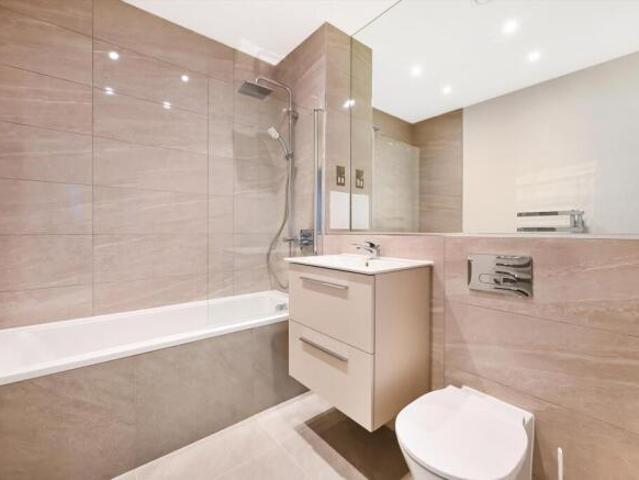 2 bedroom flat for rent in Bollo Lane, London W3