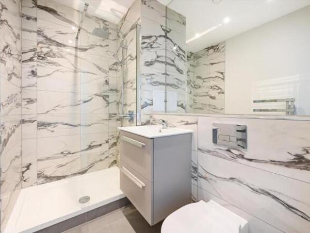 2 bedroom flat for rent in Bollo Lane, London W3