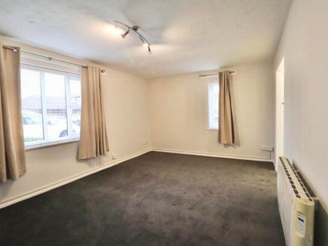 2 bedroom flat for rent in Bordeaux Close, Duston, Northampton, NN5