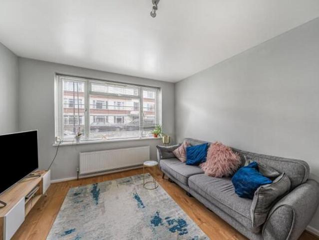 2 bedroom flat for rent in Boston Manor Road, Boston Manor, Brentford, TW8