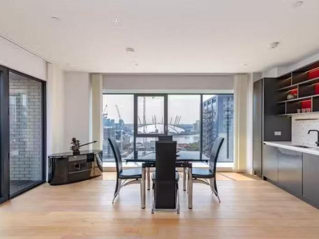 2 bedroom flat for rent in Botanic Square, London City Island.