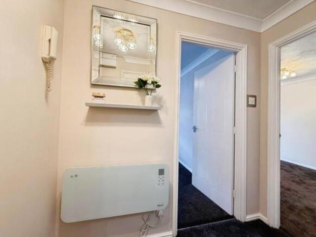 2 bedroom flat for rent in Botham Drive, Slough, SL1