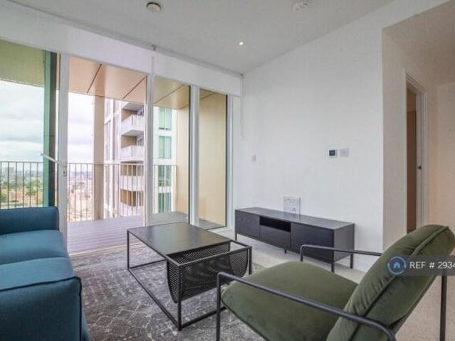 2 bedroom flat for rent in Bouchon Point, London, E1