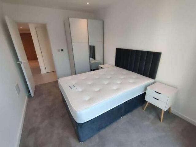 2 bedroom flat for rent in Bouchon Point, 7 Cendal Crescent, E1
