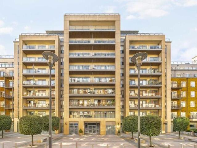 2 bedroom flat for rent in Boulevard Drive, London, NW9
