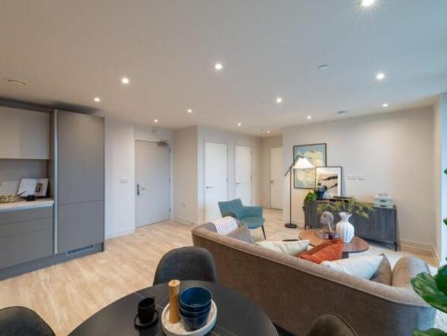 2 bedroom flat for rent in Boundary Way, Old Trafford, M16