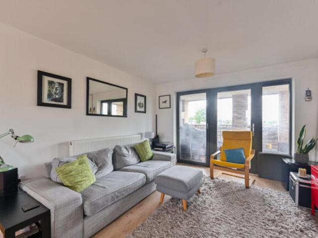 2 bedroom flat for rent in Bourbon Road, SW9, Oval, London, SW9