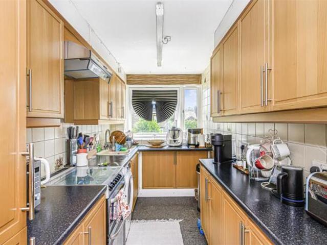 2 bedroom flat for rent in Bourne Court, New Wanstead, E11