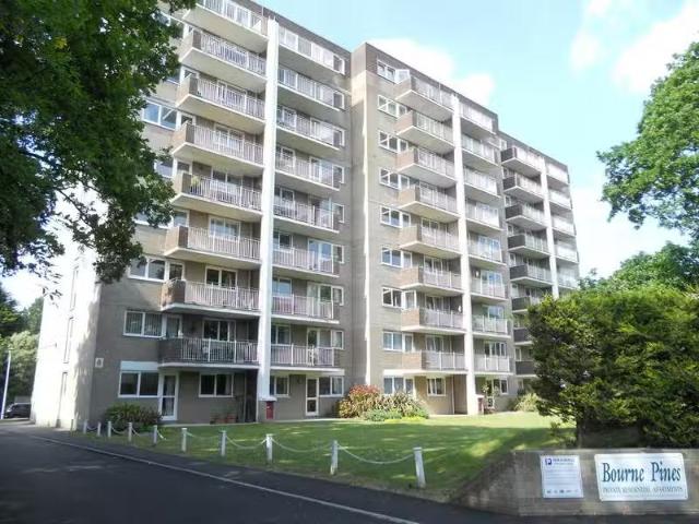 2 bedroom flat for rent in Bourne Pines, Christchurch Road, Bo.