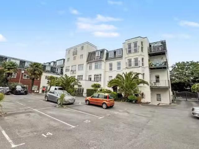 2 bedroom flat for rent in Bournemouth, BH5