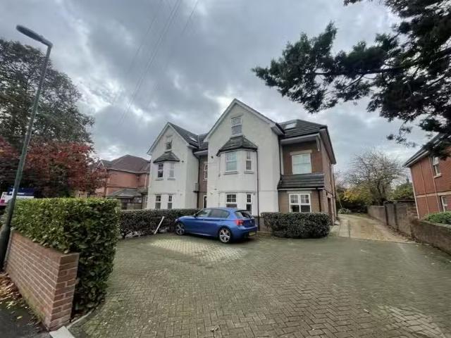 2 bedroom flat for rent in Bournemouth, BH8
