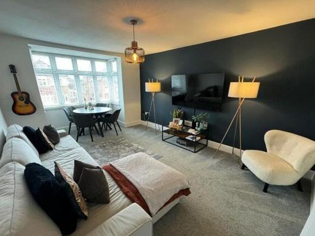 2 Bedroom Flat For Rent In Bournemouth, Dorset
