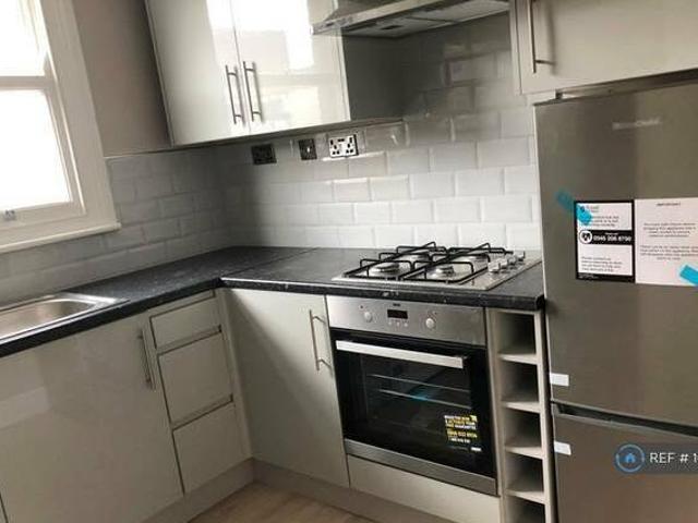 2 bedroom flat for rent in Bow Common Lane London E3