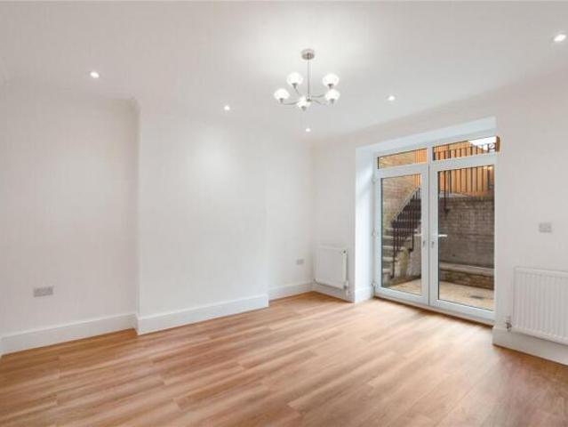 2 bedroom flat for rent in Bow Road, Bow, London, E3